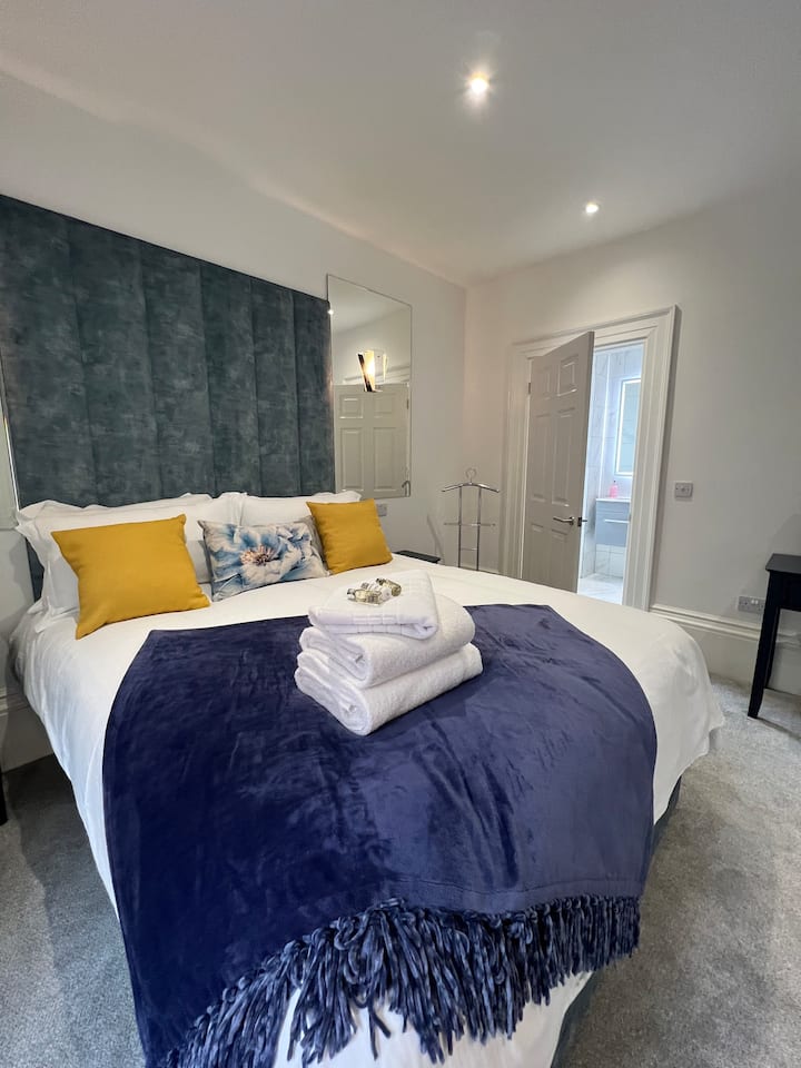 Winckley Sq Residences- The Blue Spruce Penthouse - Preston