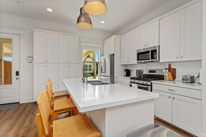 Casino - Downtown Area 3 Bedroom 2 Home With 5 Bed - Lake Charles, LA