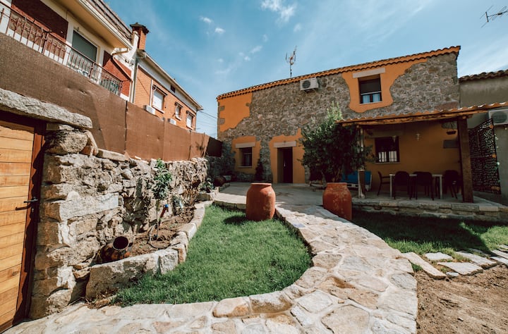 El Patio De Las Tinajas - Sotillo de la Adrada