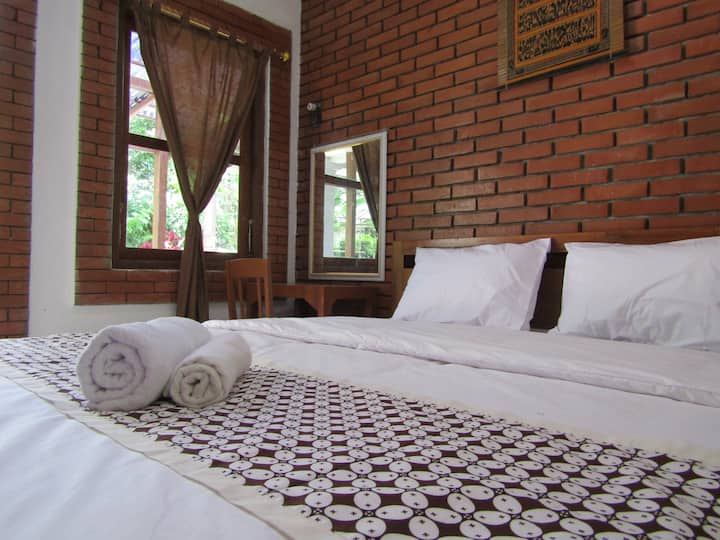 Std Fan Room @ Penginapan Udin Syariah Bukit Rhema - Bromo