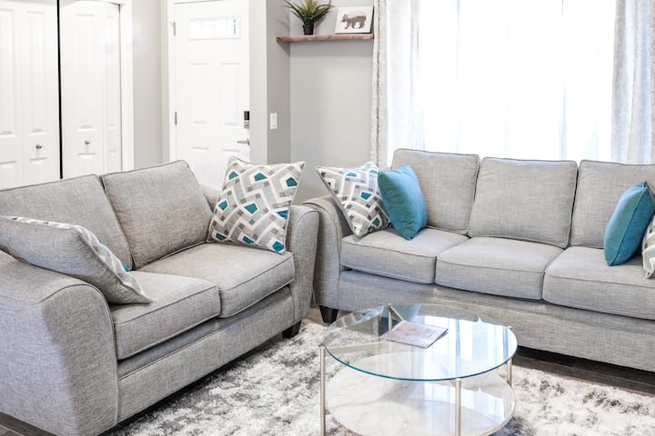 Bright, Relaxing & Quiet 3 Bedroom Home Cochrane - 코크레인