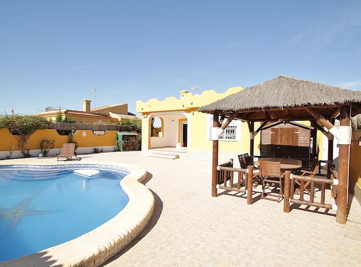 Agradable Villa Con Piscina - Torrevieja