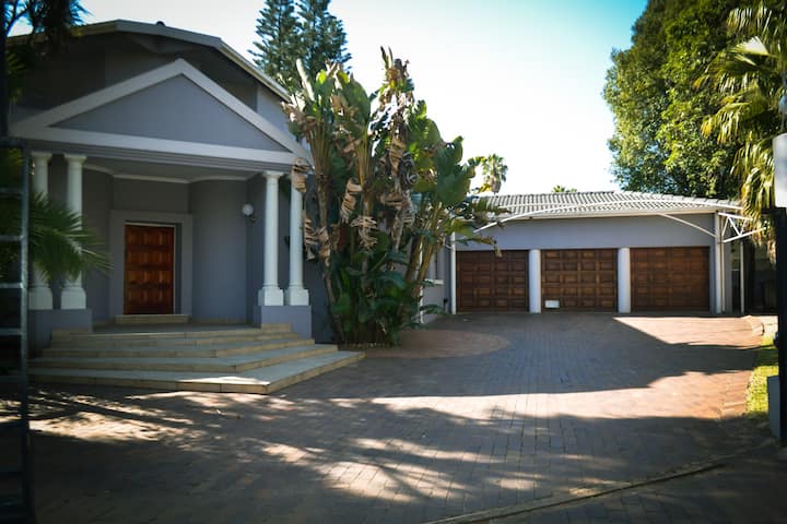 15 Midlane Way  Bedfordview (Luxury 5 Bed Home) - Germiston