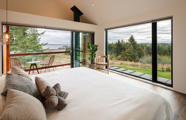 Private Suite W/ Exceptional Views & Soaking Tub - Friday Harbor, WA
