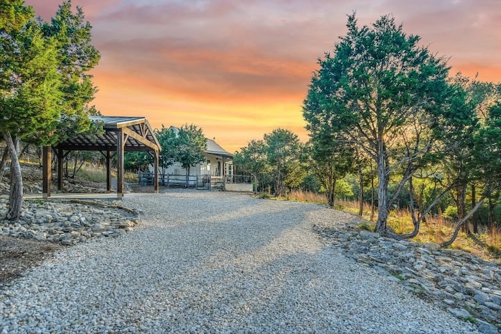 Charming Hill Country Cabin On 6 Private Acres - Wimberley, TX