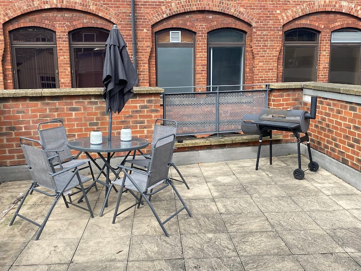 Central Leeds House W Private Roof Gardn. Sleeps 4 - Leeds