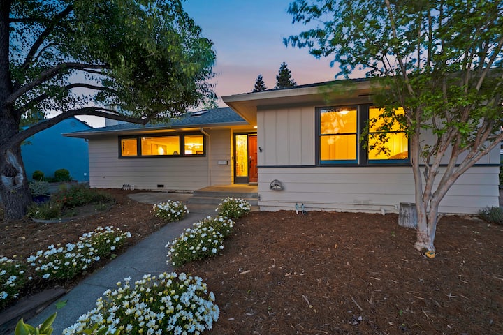 Midcentury Modern Wine Country Private Pool & Spa - Santa Rosa, CA