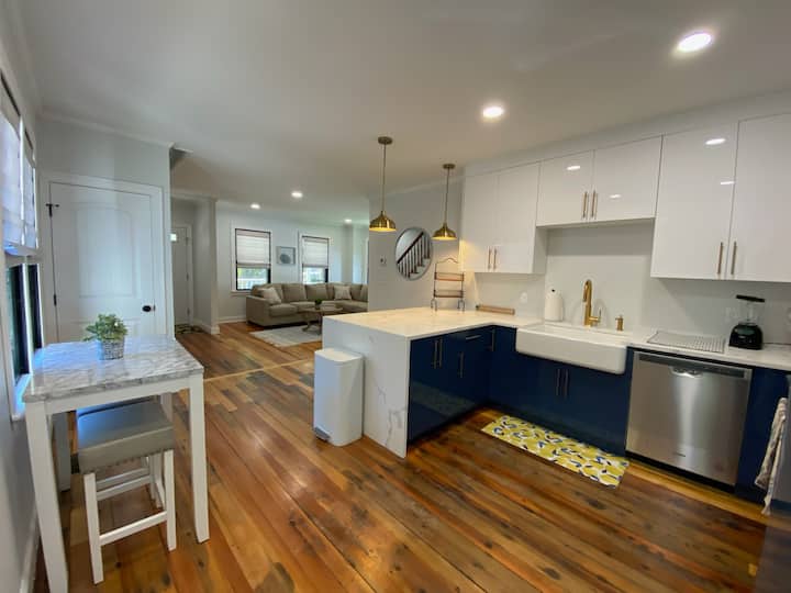 The Point Experience, 3 Bd/2.5 Bath Getaway - Newport, RI