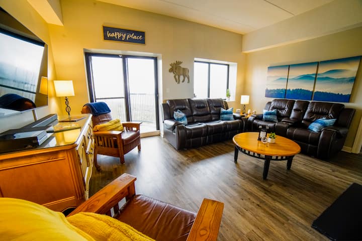 King Bed, Penthouse, Mountain View, Ski, Bike - Sugar Mountain, NC