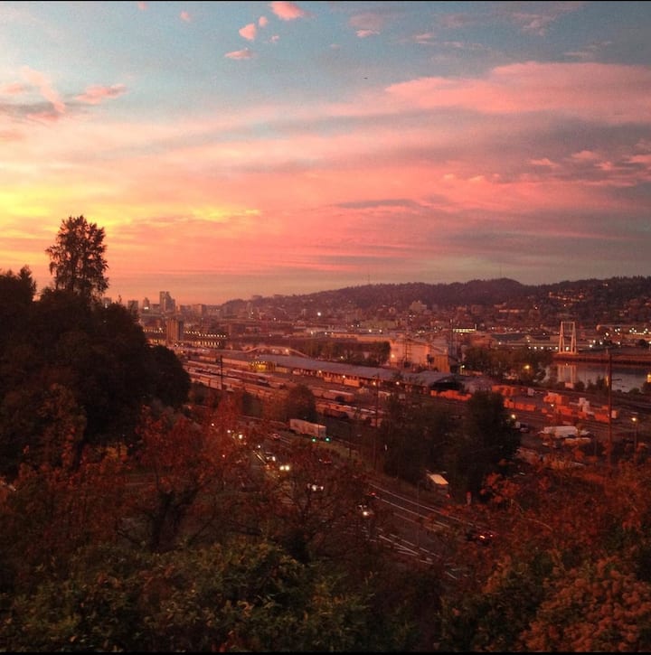 The One With The View ~4bd/3ba Incredible Location - Portland, OR