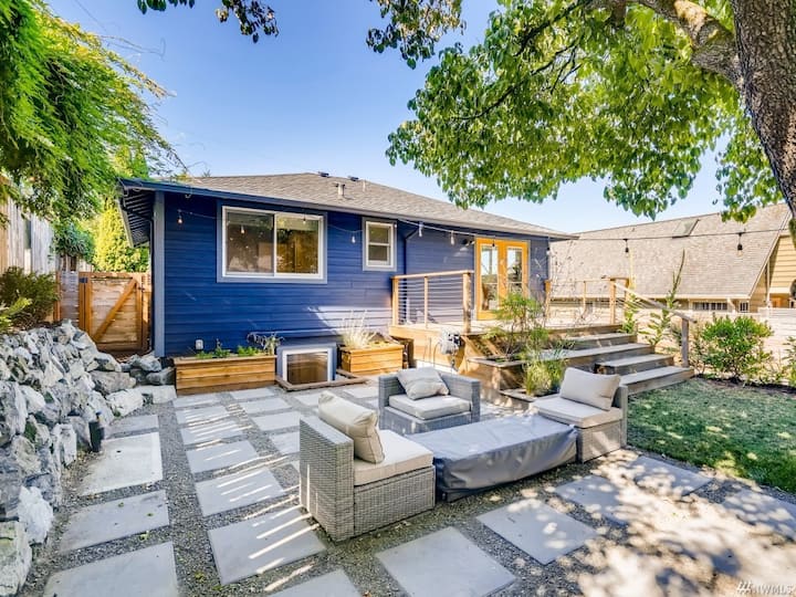 Maple Leaf Hideaway: Cozy Pet Friendly/fenced Yard - Shoreline, WA