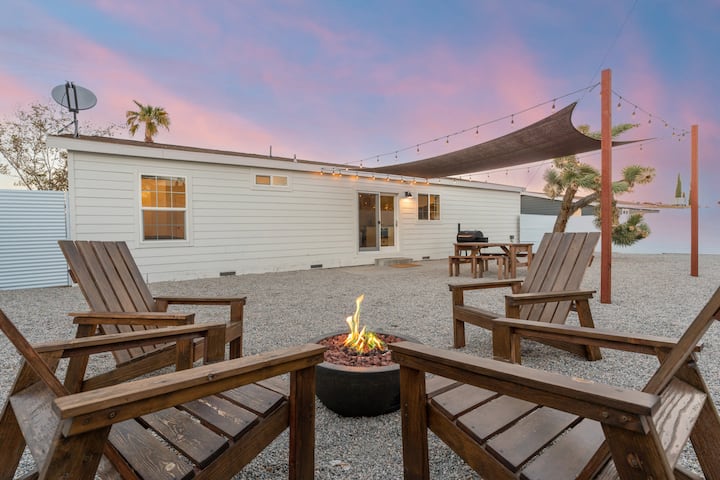 8 Mins To Nat'l Park | Game Room, Bbq & Fire Pit - Joshua Tree National Park, California