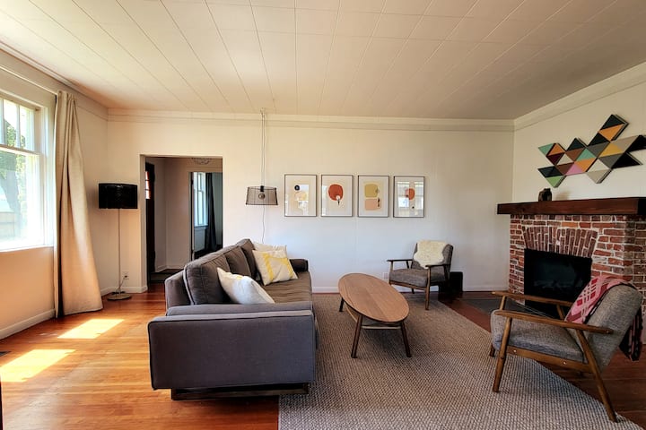 By-the-beach House: Large Home In Prime Location - Nakusp