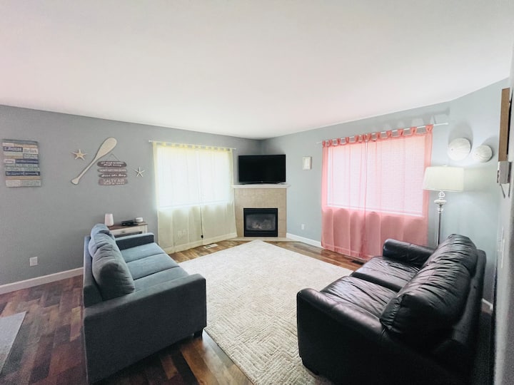 Cheerful 3 Bedroom & 2.5 Bath Townhouse. - Anchorage