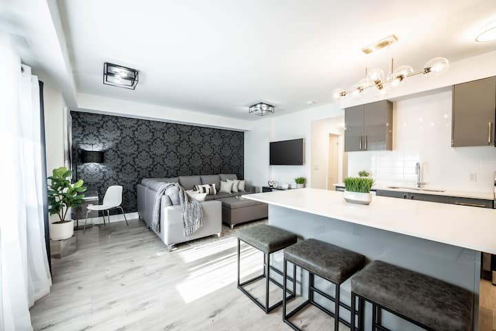 Sunset, A Chic Haven + Pkg Near Clifton Hill - Niagara Falls
