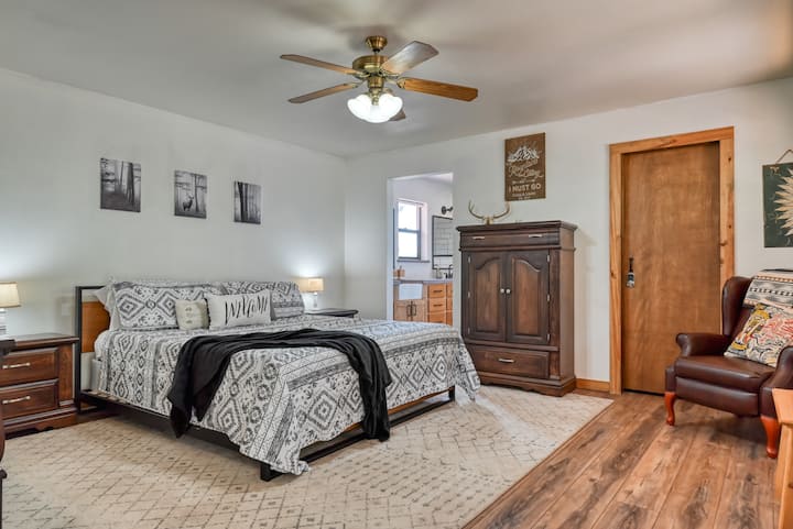 Antlers Ridge, Private Hot Tub, 3 Decks, Mtn Views - Woodland Park, CO