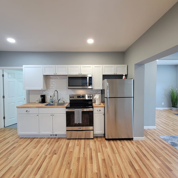 Beautifull Whole House! Walk To Niagara Falls! - Niagara Falls, NY