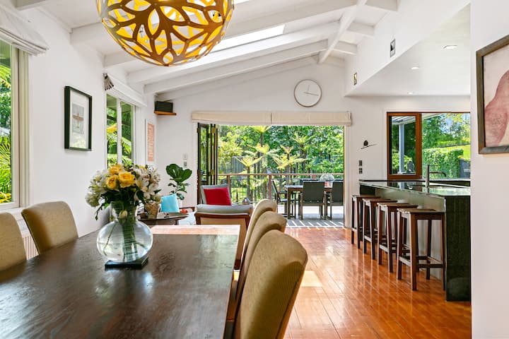 Stunning Four Bedroom Home Near The Lake - Lake Taupo