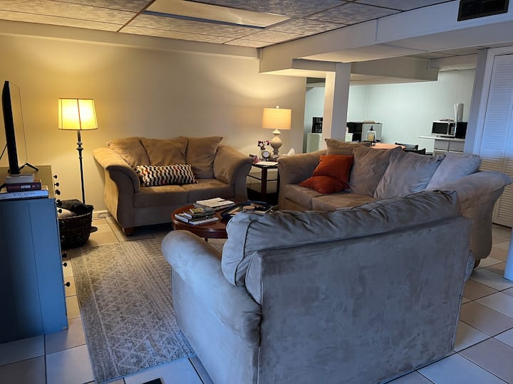 Comfortable & Convenient 2-bedroom Suite - Blacksburg, VA