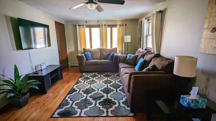 Cozy 2-bed Apartment Minutes From Providence! - Rhode Island