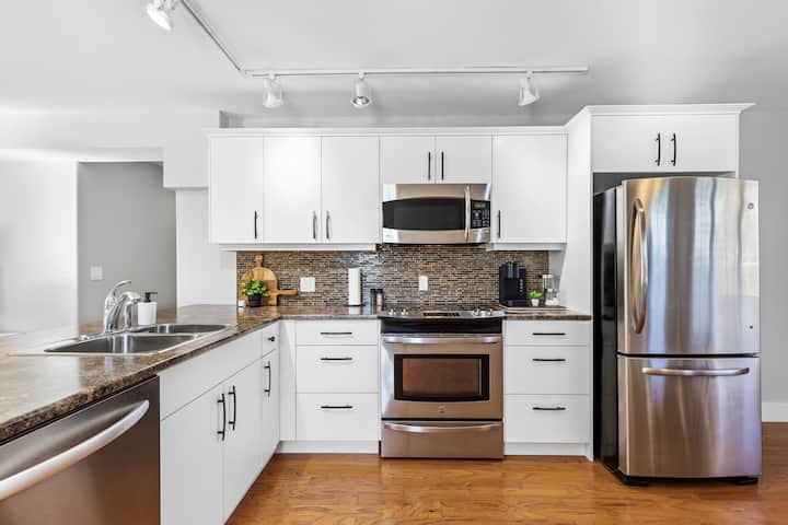 Adorable 2 Bedroom Beach Suite - Parksville
