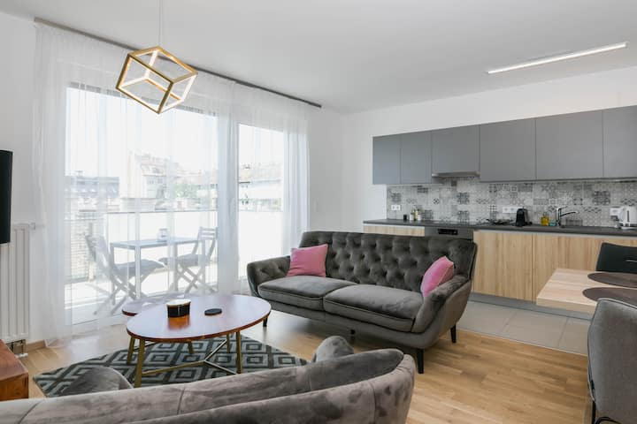 Sky Ambassador Apartment With Balcony By Firsthost - Budapest