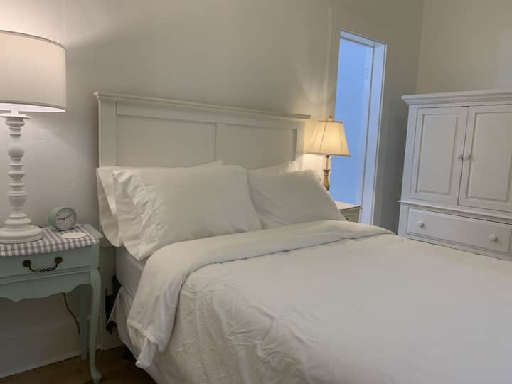 Retreat Across The Street From Capitol - Cheyenne, WY