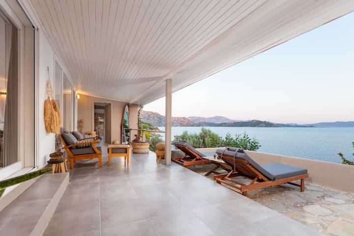 Grand Deluxe Suite With Private Deck & Terrace - Bozburun