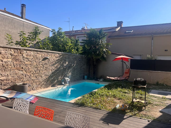 Maison Moderne Et Spacieuse Avec Piscine - Lyon