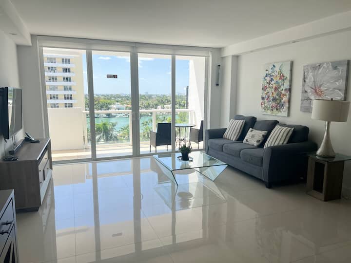 2br · Beach Access · Loungers · Free Valet Parking - Miami Beach, FL