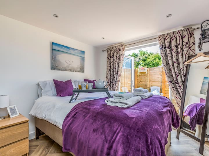 Chalet Stone's Throw From Beach | Pass The Keys - East Wittering
