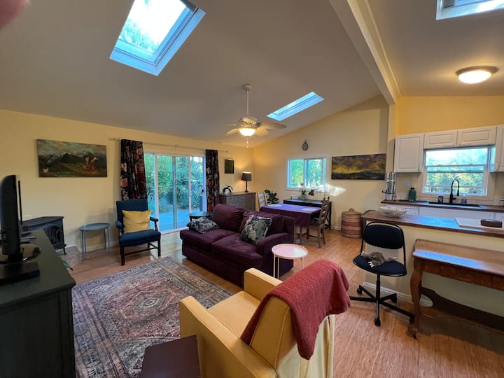 Sweet 1 Bedroom Sanctuary  In The Willows - Petaluma, CA
