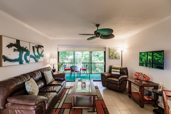 Park Shore Resort-deluxe Top Floor, Bldge#332 - Naples, FL