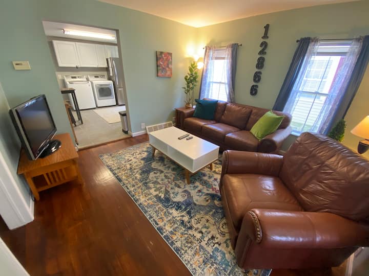 3-bed, Downtown Saratoga, 7 Min Walk To Caroline - Saratoga Springs, NY
