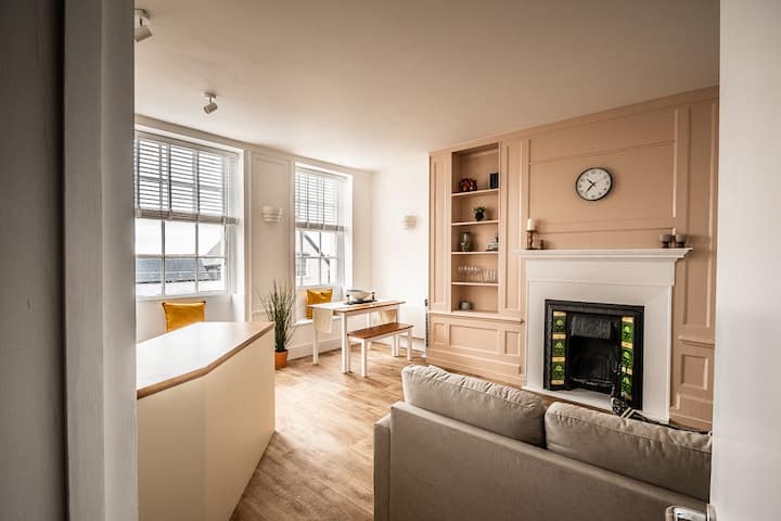 Stylish And Bright City Centre Apartment - Exeter