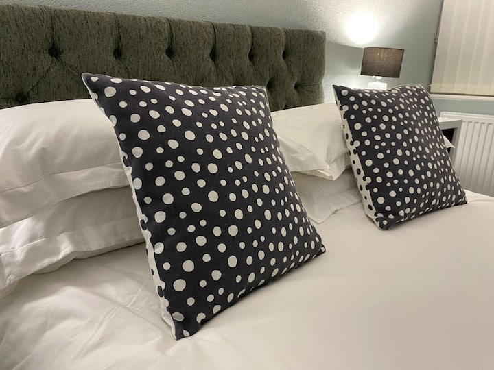 Quiet Seaside Apartment With Parking - Morecambe