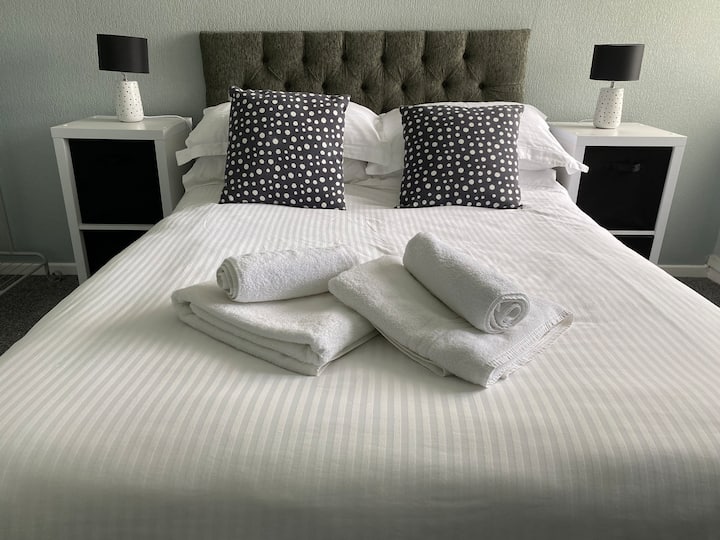 Quiet Apartment With Parking - Morecambe