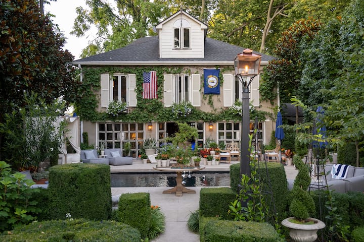 Botherum Carriage House, Garden Lovers Delight! - Lexington, KY