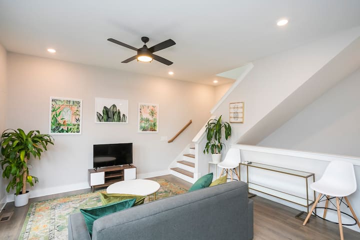 Two Townhome Combo W  Parking! 12 Min To Dt! - Nashville, TN