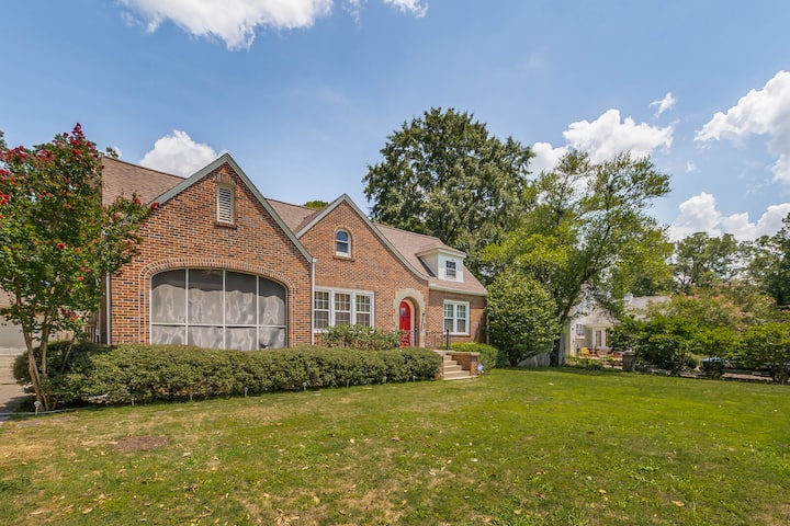 Historic Bellwood!
3 Miles To Ua Stadium - Tuscaloosa, AL