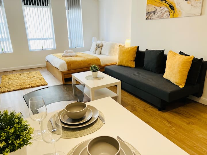 Luxury Studio Apartment - Luton