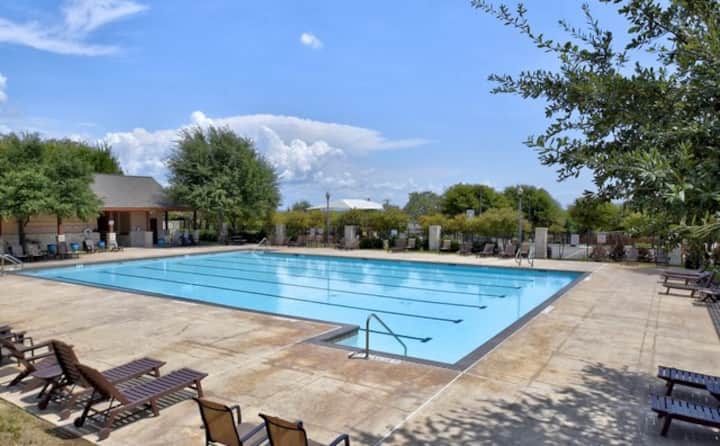Cozy Family Home W/ Pool Access And Theater Room! - Helotes, TX
