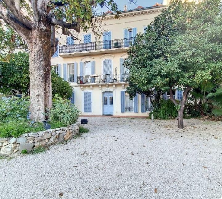 Appartement Sous Combles Dans Maison Bourgeoise - Cannes