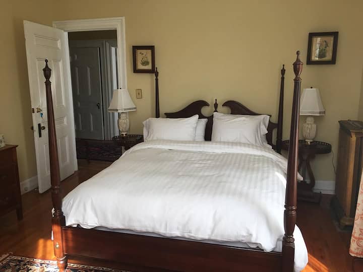 Flying Squadron, Queen Room - Kingston, NY