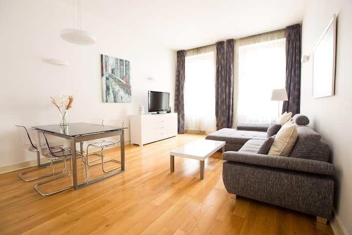 Comfortable Two Bedroom Apartment In Prague 1 - Prague