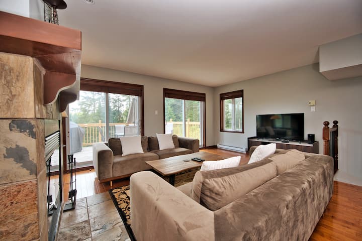 Condo Lumineux Avec Piscine, Golf, Bbq, Coin Feu - Mont-Tremblant