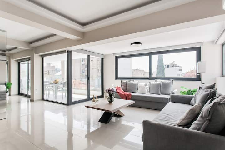 Balcony Suite Near Acropolis | Liberty’s Canvas - Athens