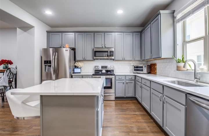 Cheerful Room In Townhome At The Heart Of Dallas! - Dallas, TX