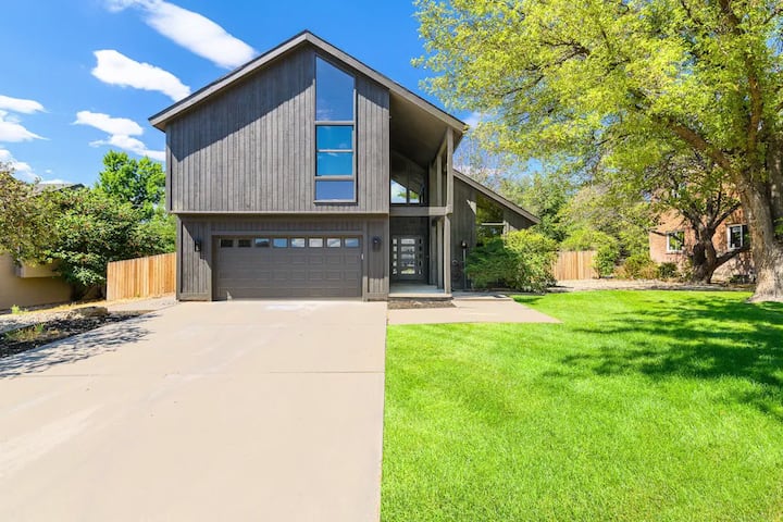 Large 4 Bedroom Home W/ Hot Tub And Fenced Yard - Grand Junction, CO