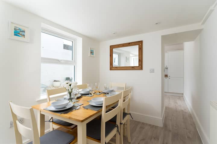 Modern 3 Bedroom Town House With Sea Views - 彭贊斯